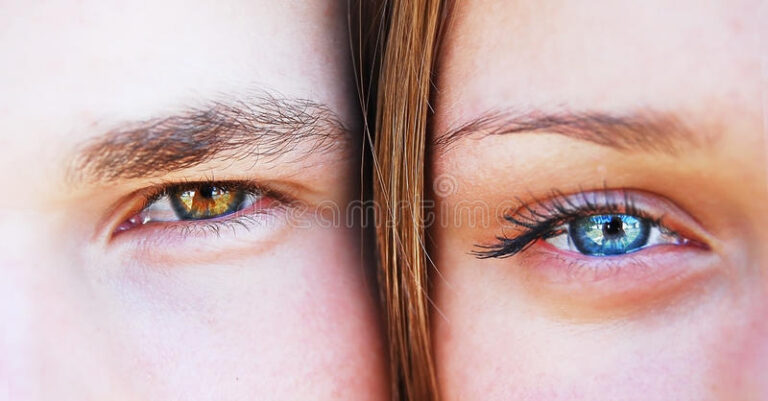 Miradas fija entre hombre y mujer