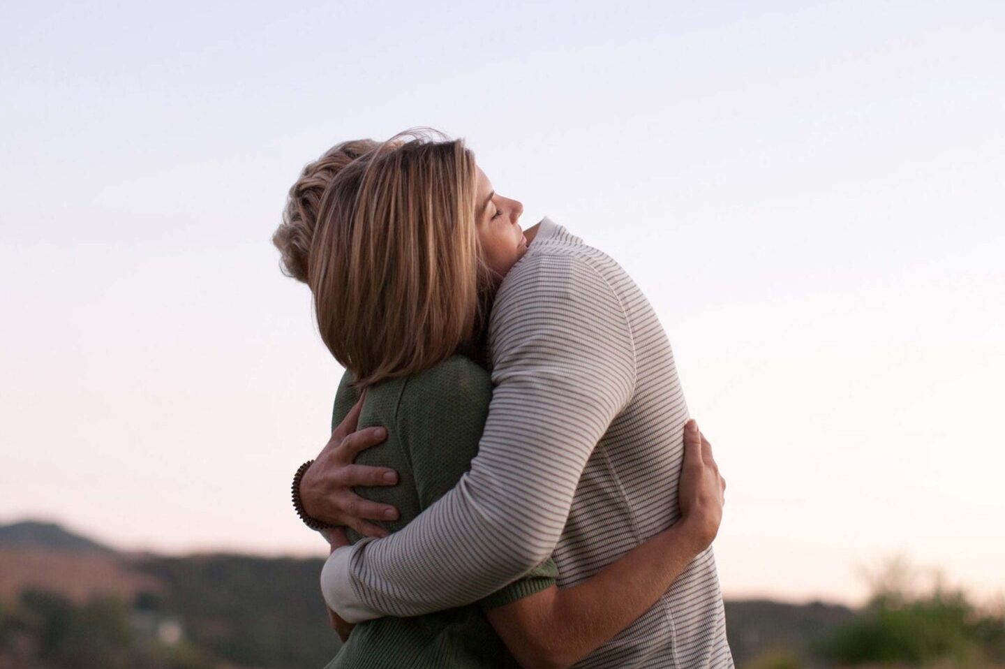 ¿Qué significa cuando una persona te abraza fuerte?